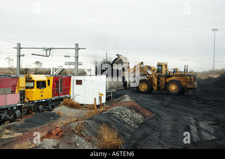 Coal train loading at Central Queensland mine dsc 2972 Stock Photo - Alamy