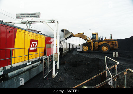 coal train loading central queensland dsc 2993 Stock Photo - Alamy