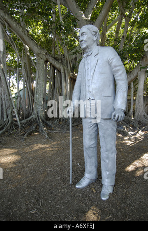 Thomas Edison statue and Banyan tree at Edison and Ford Winter Estates ...