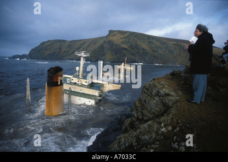 Braer tanker on the rocks in Shetland before sinking Stock Photo - Alamy