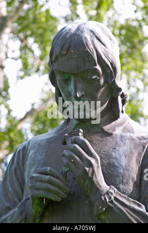 A statue of Carl Linnaeus holding a bird by Gerda Sprinchorn standing ...