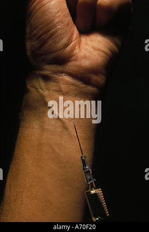 Drug addict injecting arm with drug Stock Photo - Alamy
