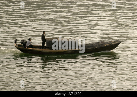 Traditional sampan on the Jangtze river, china Stock Photo - Alamy