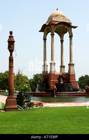George V statue canopy and India Gate Sir Edwin Lutyens New Delhi India ...