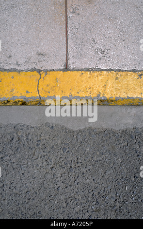Yellow kerb line on the asphalt road Stock Photo: 71833095 - Alamy