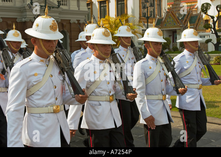 The white uniformed Thai Royal guards at the Royal Palace (Grand Palace ...