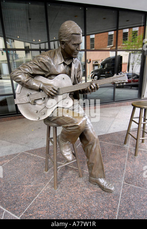 Statue of Chet Atkins Country Music Legend in front of Bank of America ...