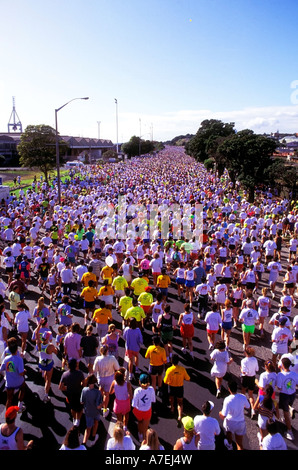 Huge crowd at the start of a fun run on a sunny day in the city Stock ...