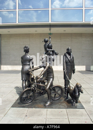 Vox Pop (The Family) sculpture by John Clinch in Queens Court The ...