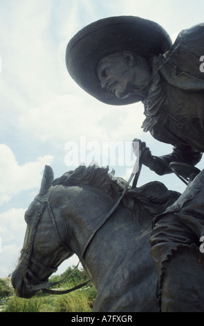 Dallas Texas Usa Cowboy On Horse Statue Stock Photo - Alamy