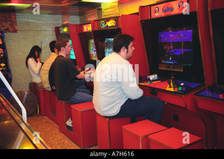 Children play on arcade machines, Kolkata, India Stock Photo - Alamy