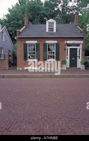 Buildings along North Clark Street in Chicago, Illinois, showcasing the ...