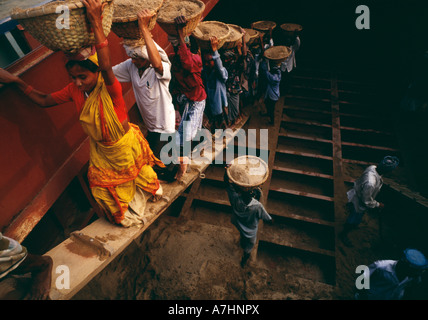 Women hard labor work danger job crush rock poverty Stock Photo - Alamy