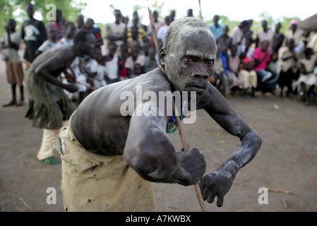 Ethiopia - traditional dance of the men from the Anyuak tribe Stock ...