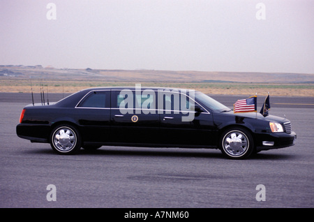 USA, Washington, Pasco, President George W. Bush inside limo in front ...