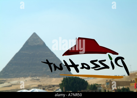 Pizza Hut at the Giza Pyramids, Cairo, Egypt Stock Photo - Alamy