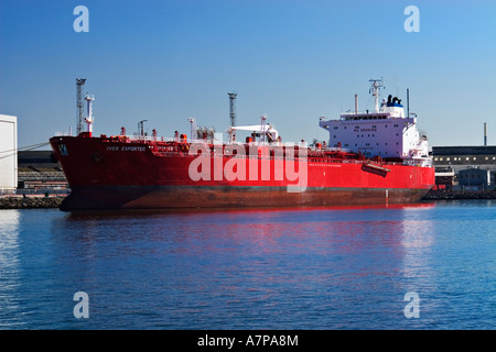 Tanker discharging cargo at port Stock Photo - Alamy