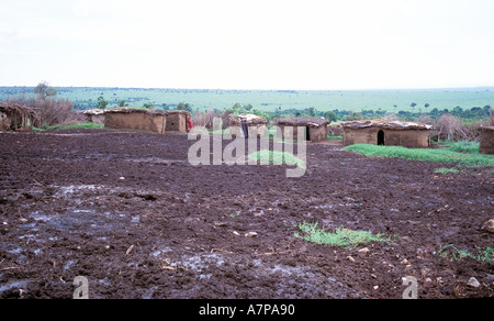 Traditional typical Masai Mara house in Kenya Stock Photo - Alamy