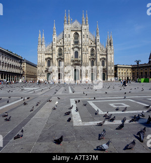 Pigeons in front of cathedral Piazza Del Duomo Milan Italy Stock Photo ...