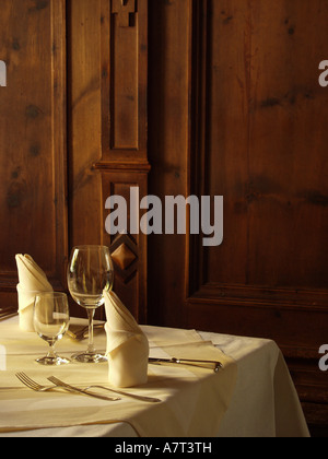Close up photo of a table setting Stock Photo - Alamy