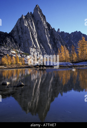 Prusik Peak reflected in a tarn near Leprechaun Lake, Enchantment Lakes ...