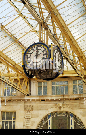 London Waterloo railway station clock - a famous meeting point Stock ...