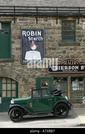 VINTAGE ENGLISH CAR Stock Photo - Alamy