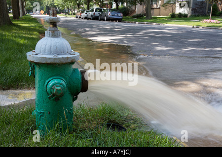 An open fire hydrant flooding the road on Fifth Avenue, New York Stock ...