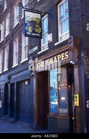 The Grapes pub, Narrow Street, Limehouse, London Stock Photo: 56288890 ...