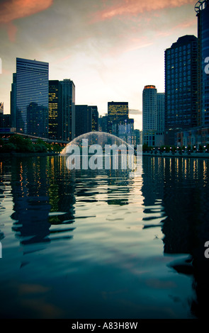 RIVER Chicago Illinois Centennial Fountain shoot water arc over Chicago ...