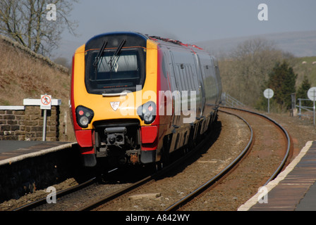 Virgin Voyager passing through the pretty railway station of Horton In ...