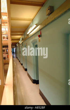 Brixton Prison cell Stock Photo: 106541652 - Alamy