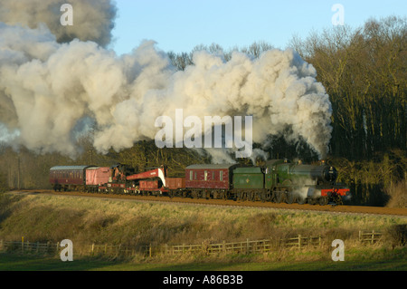 7821 Ditcheat Manor hauling a breakdown Great Central Railway ...