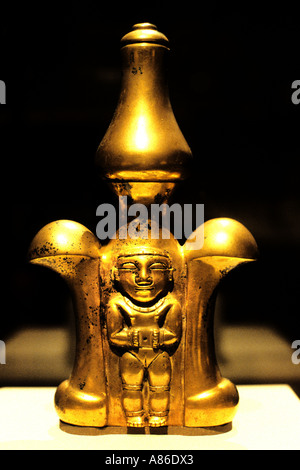Lime container (Poporo) Colombia Quimbaya 5th-10th century, cast gold ...