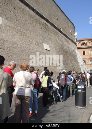 People queue for the Vatican Museum in Rome, Italy Stock Photo - Alamy