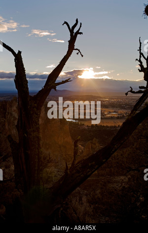 Dusk in the Smith Rock state park Stock Photo - Alamy