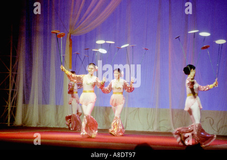 Chinese acrobats balancing plates Stock Photo: 26364287 - Alamy