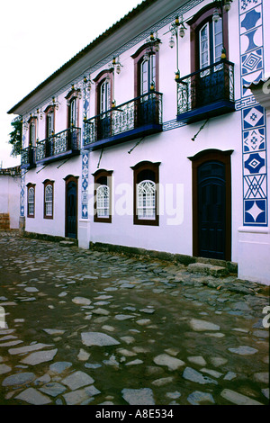 Paraty, Brazil. Colonial period houses facade in the late afternoon ...