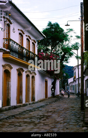Paraty, Brazil. Colonial period houses facade in the late afternoon ...