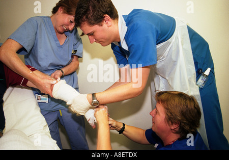 UK Health care professionals : A National Health Service (NHS) female ...