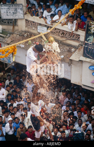 Human Pyramid to break pot on Janmashtami Janmashtami gokul ashtami ...