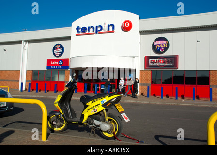 UK england london feltham ten pin bowling hall Stock Photo - Alamy