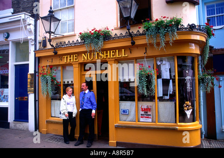 Nutshell pub Bury St Edmunds, view of The Nutshell Pub in Bury St ...