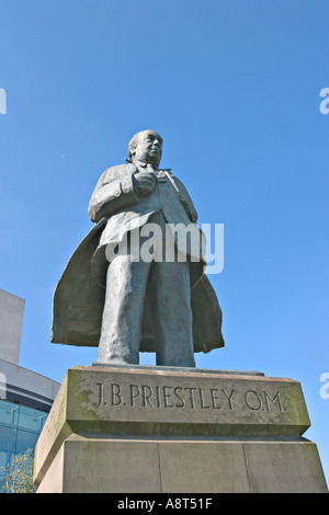 Statue of J B Priestley, Bradford, Yorkshire, England, UK Stock Photo ...