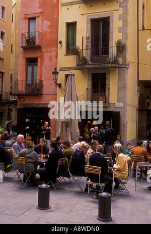 Spaniards, Spanish people, friends, eating, outdoor dining, Spanish ...