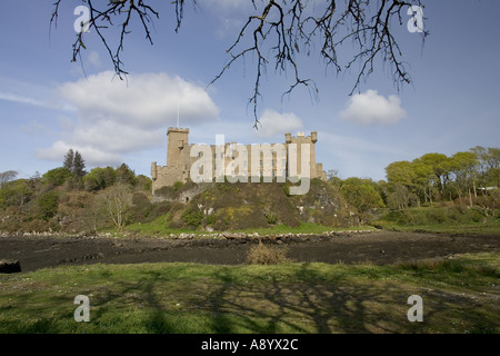 Dunvegan Castle, home of the McLeod's Scottish Clans, Dunvegan, Isle of ...