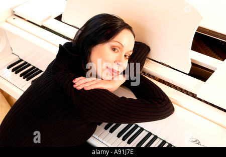 Opera singer Maria Ewing at home in West Sussex Stock Photo - Alamy
