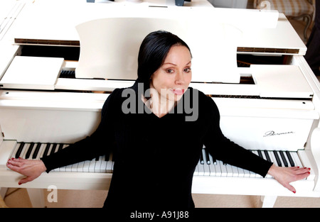 Opera singer Maria Ewing at home in West Sussex Stock Photo - Alamy