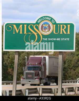 State of Missouri welcome sign Stock Photo - Alamy
