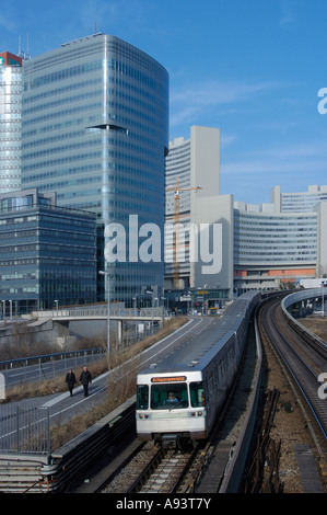 Vienna: train of subway line U1 at station Kaisermühlen – Vienna ...